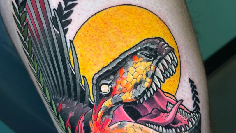 Tatuaje del artista Willy Cutlip, Estados Unidos, Dinosaurio dimetrodon ...